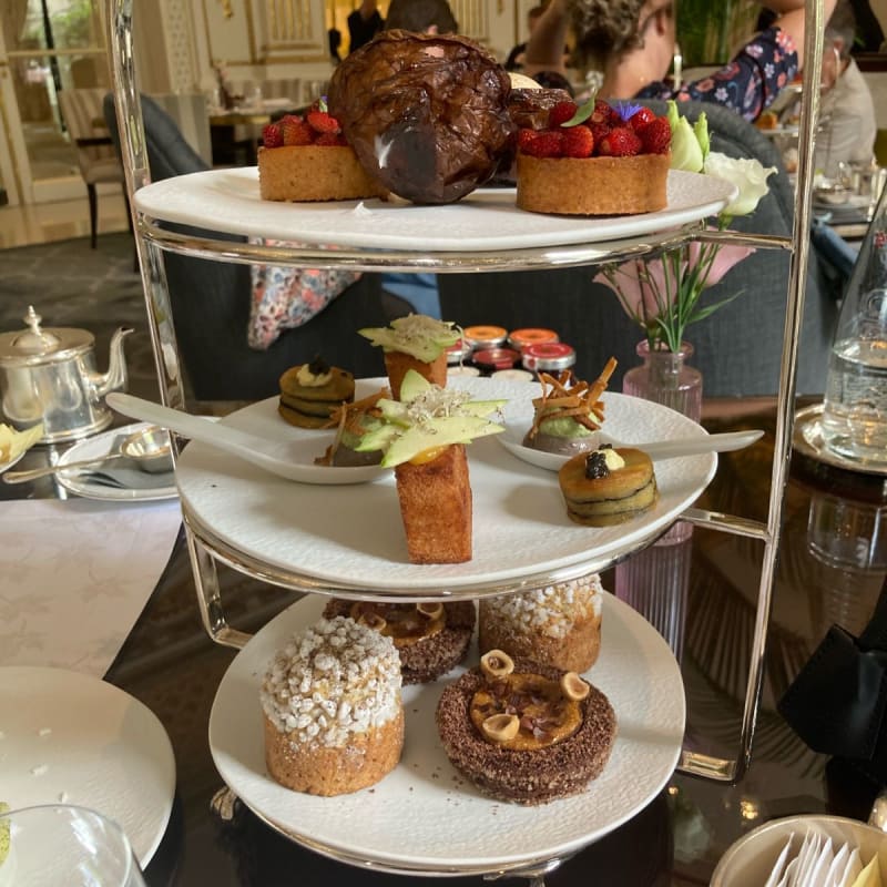 Restaurant Le Lobby, The Peninsula Paris à Paris - Menu, avis, prix et ...