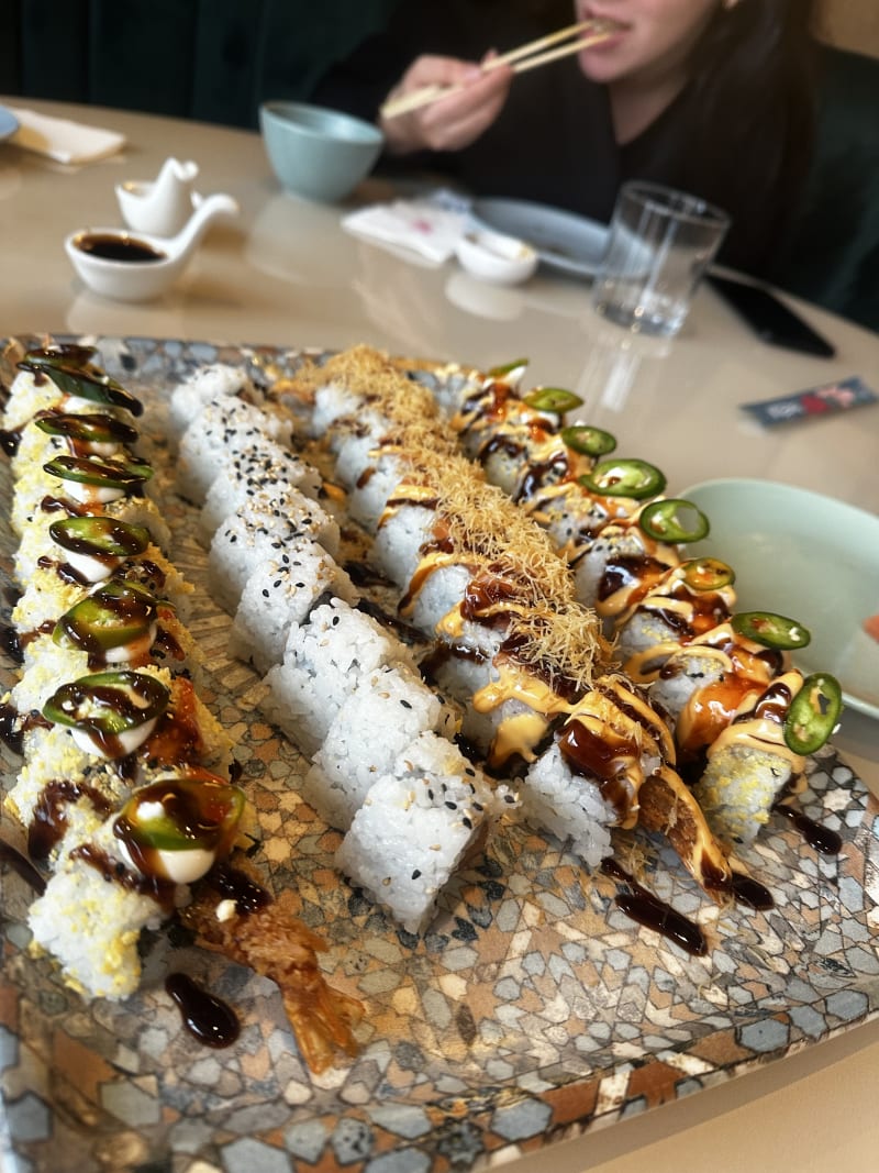 Nima Sushi & Uramakeria Firenze Novoli a Firenze - Menu, prezzi ...