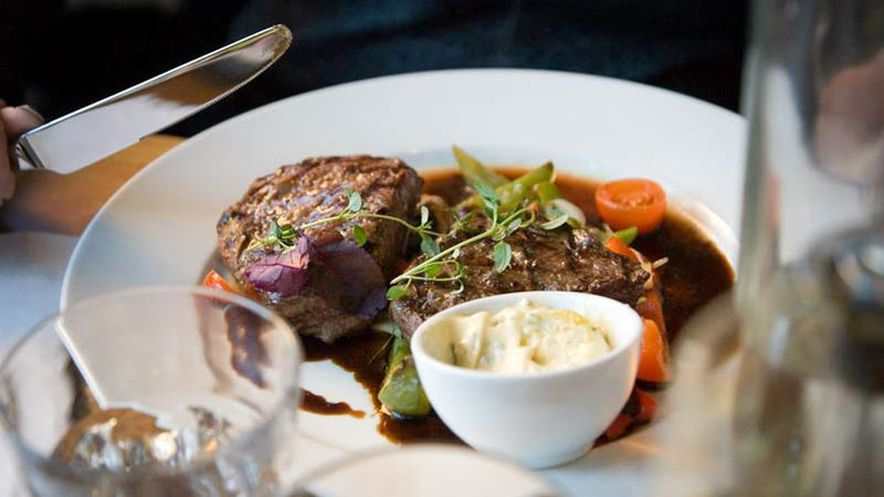 Maestro i Stockholm - Restaurangens meny, öppettider, bokning ...