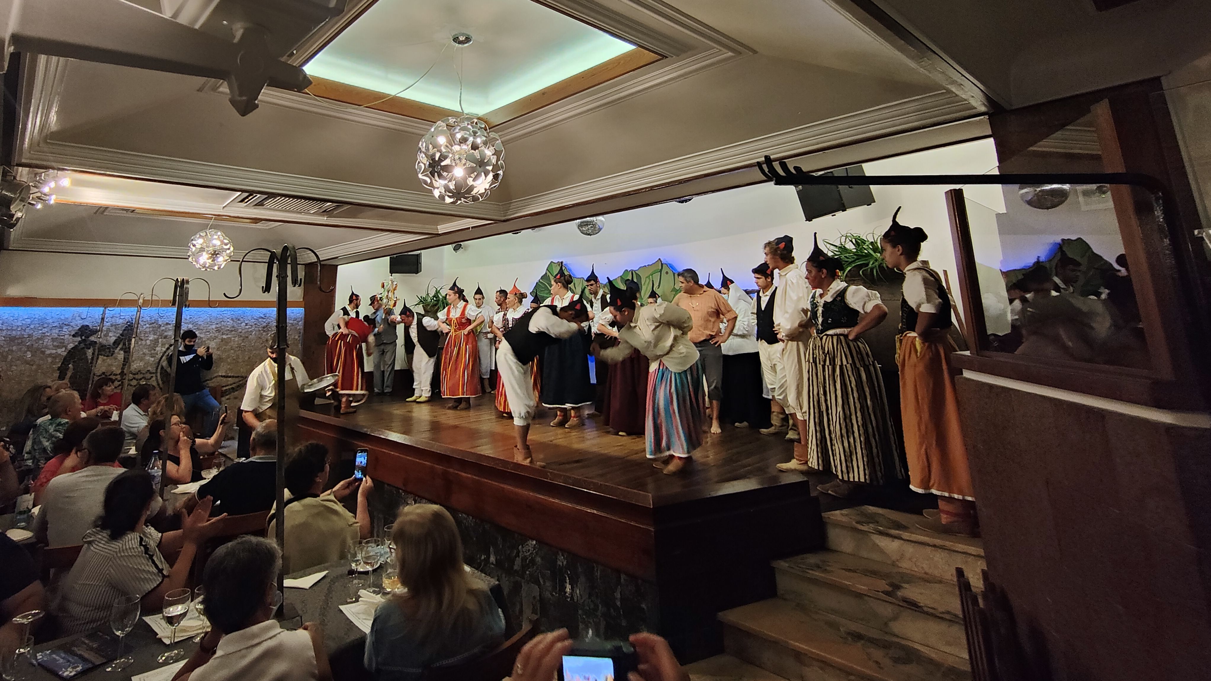 Restaurante Típico "A Parreira" em Funchal - Preços, menu, morada ...