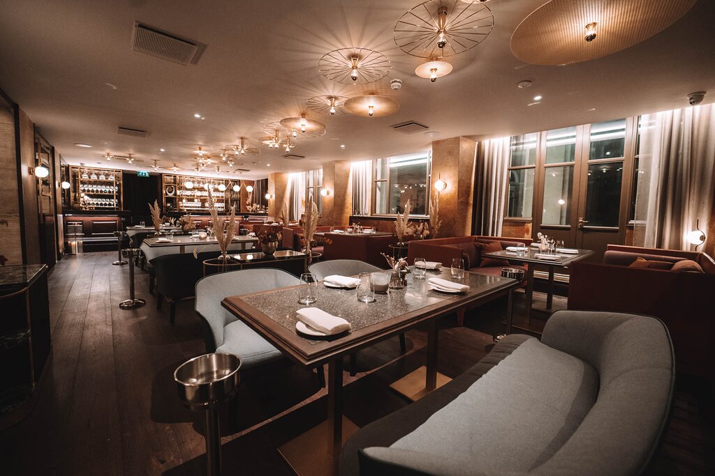 Piazza Italiana in London, Aldgate, Fenchurch Street & Tower Hill ...