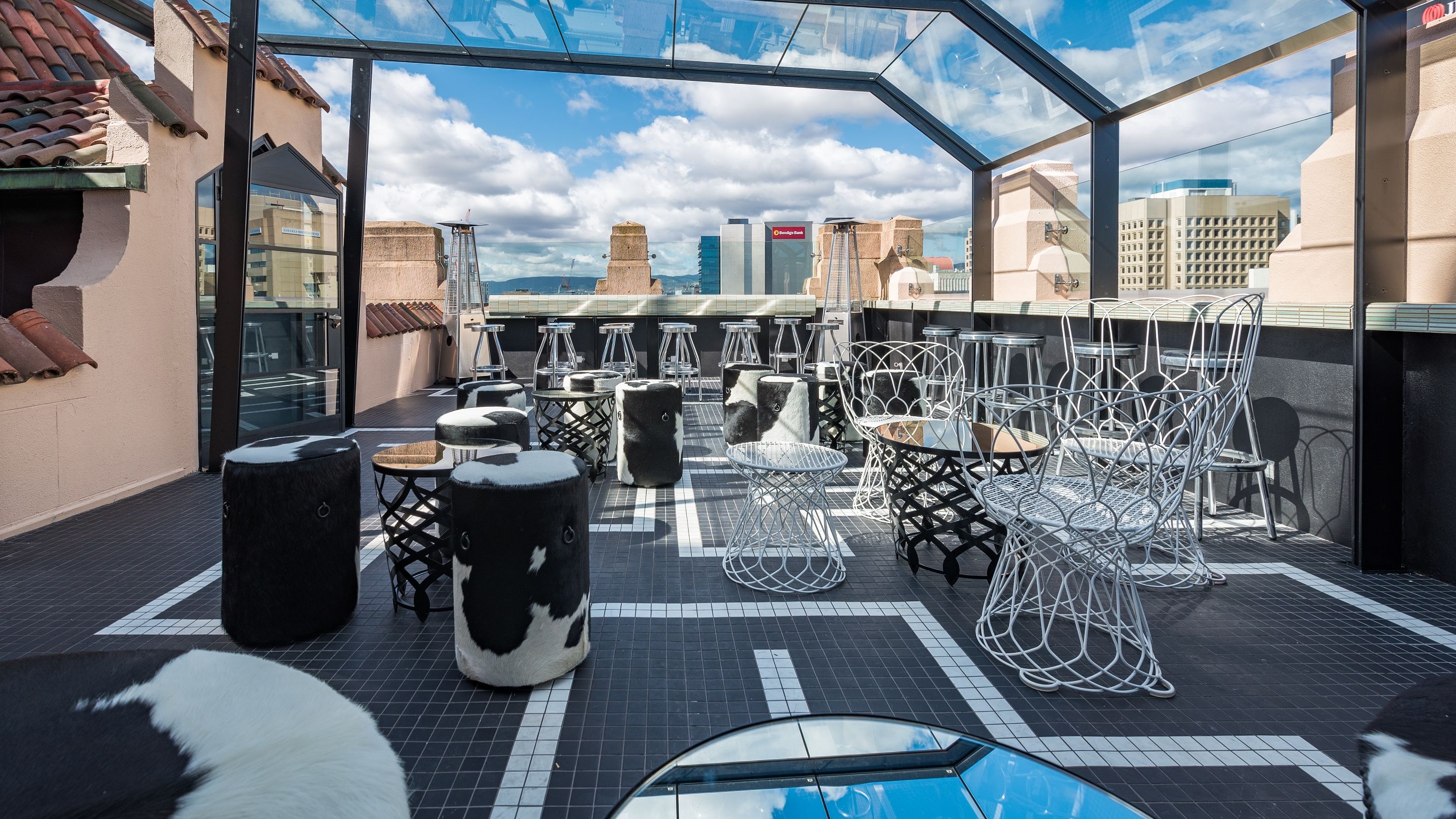 Restaurant Hennessy Rooftop Bar à Adelaide (SA) - Menu, avis, prix et ...