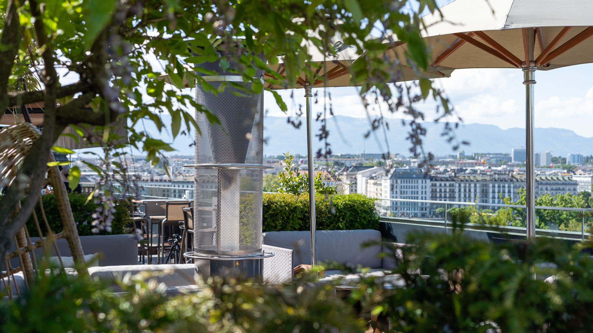 MET Rooftop Lounge - Hôtel Métropole Genève in Genève - Restaurant ...