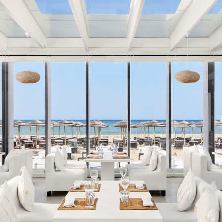 Purobeach Beachfront Vilamoura à Quarteira - Menu, avis, prix et ...