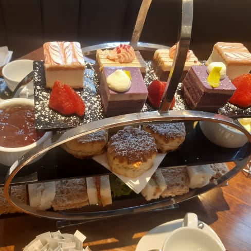 Quarter Bar & Lounge Afternoon Tea in London - Restaurant Reviews ...