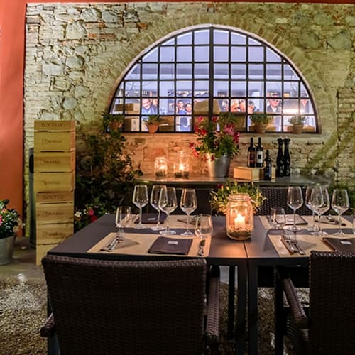 Officine Bocelli Food Court a Lajatico - Menu, prezzi, immagini ...