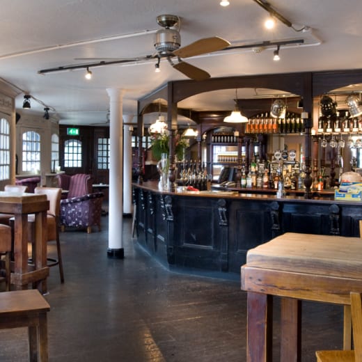 Restaurant The Feathers à Merstham - Menu, avis, prix et réservation ...