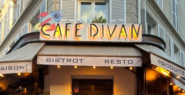 Café Divan i Paris - Restaurangens meny, öppettider, bokning ...