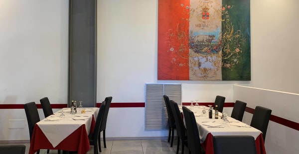 Rosso Magenta a Magenta - Menu, prezzi, immagini, recensioni e ...