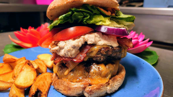 Lotus Steak & Burger House in Fuengirola - Restaurant Reviews, Menu and ...