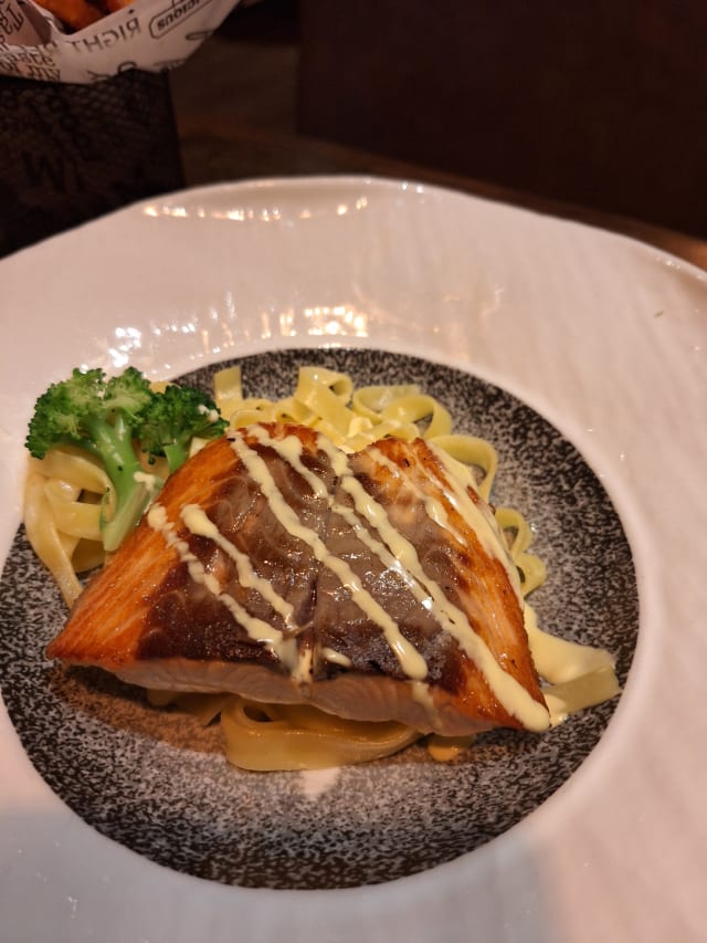 Ponzu Restaurant in Utrecht - Menu, openingstijden, prijzen, adres van ...