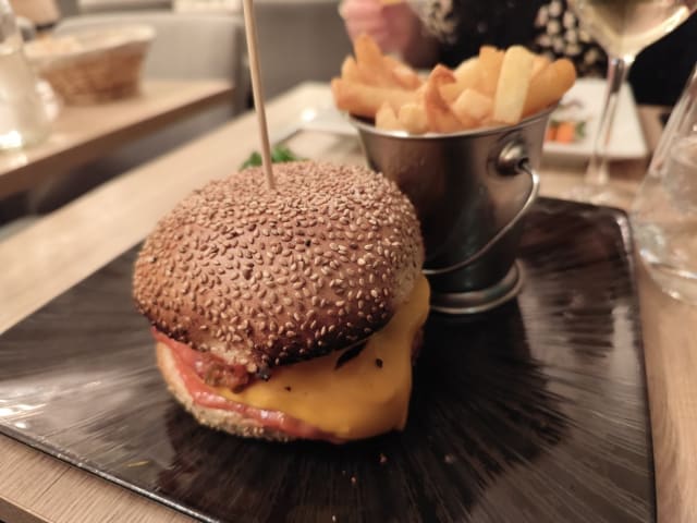 Restaurant Le Charlie's à Courbevoie - Menu, avis, prix et réservation ...