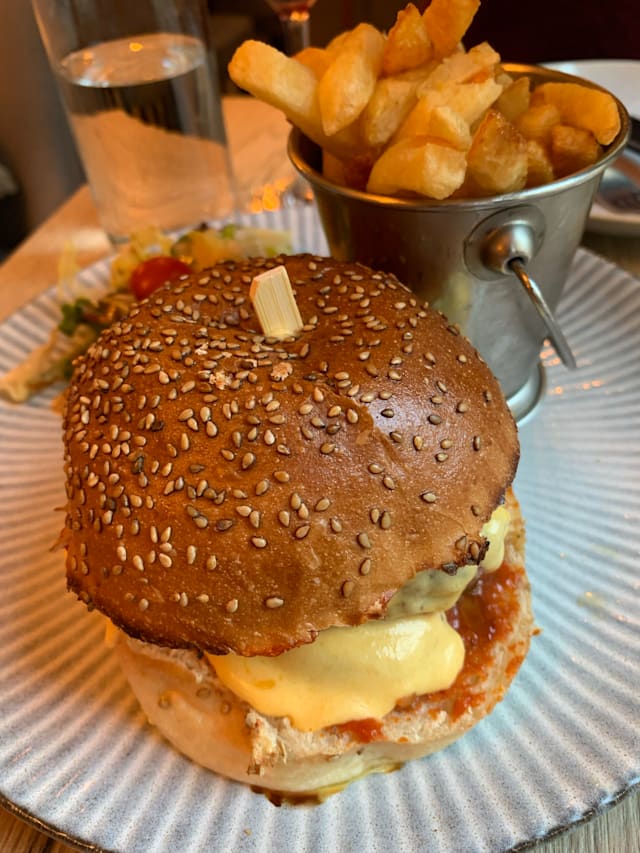 Restaurant Le Charlie's à Courbevoie - Menu, avis, prix et réservation ...