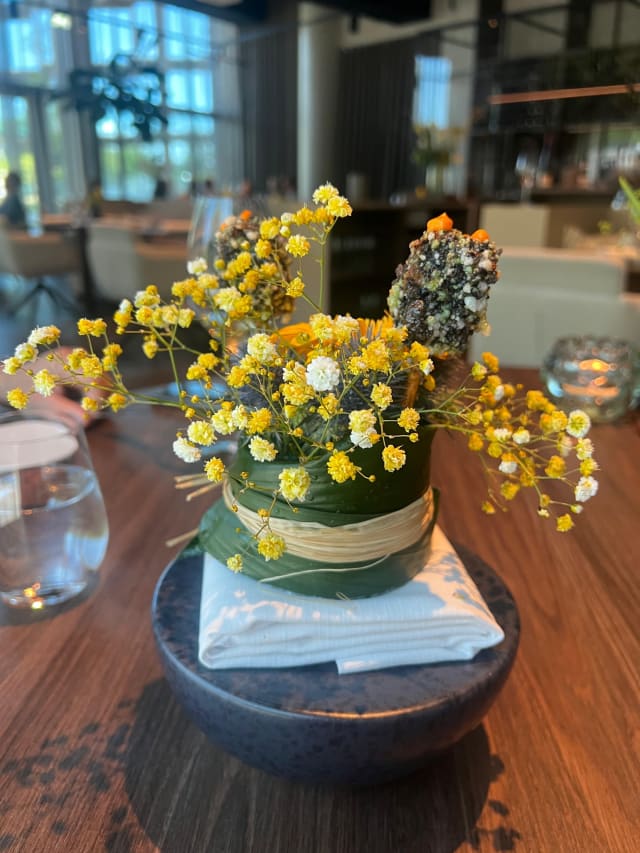 Restaurant Showw in Amsterdam - Menu, openingstijden, prijzen, adres ...