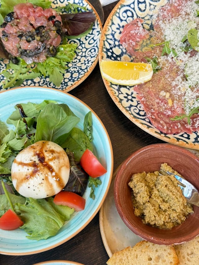 Mondo Pazzo i Sundbyberg - Restaurangens meny, öppettider, bokning ...