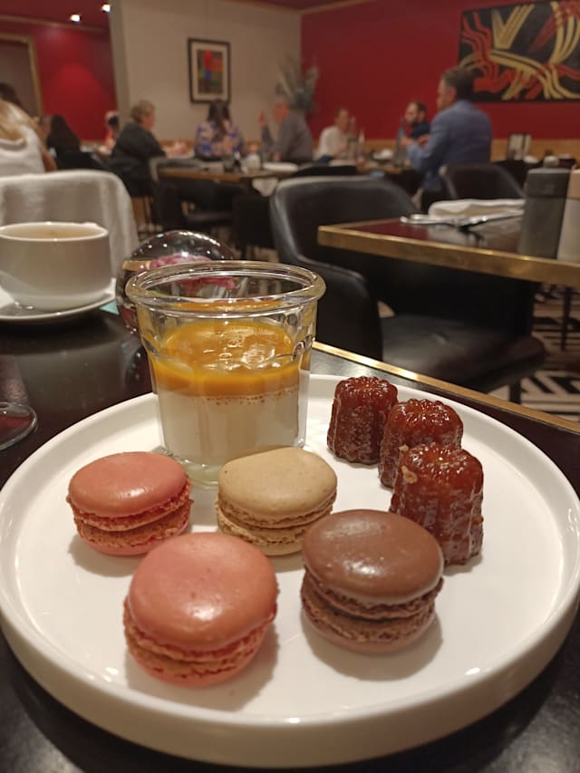 Restaurant Le W - Warwick Paris à Paris - Menu, avis, prix et ...