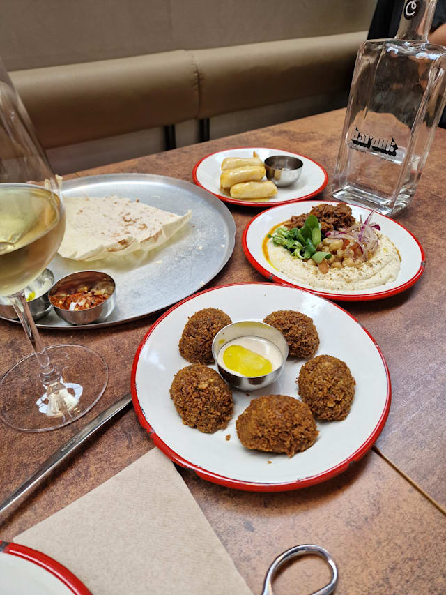 Barouk Lx Factory em Lisboa - Preços, menu, morada, reserva e ...