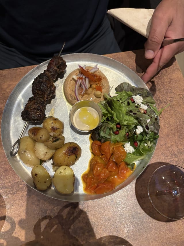 Barouk Lx Factory em Lisboa - Preços, menu, morada, reserva e ...