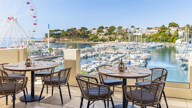 Brasserie restaurant Le St Trop in Carry-le-Rouet - Restaurant Reviews ...
