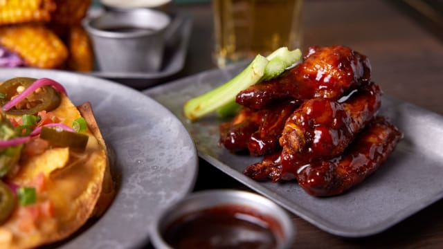 Carta y menù 2024 Actualizados - Aviator Sports Bar & Restaurant en ...