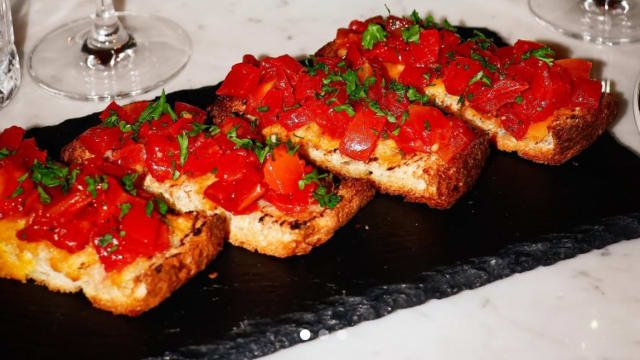 Restobar Moos in Den Haag - Menu, openingsuren, adres, foto’s van ...