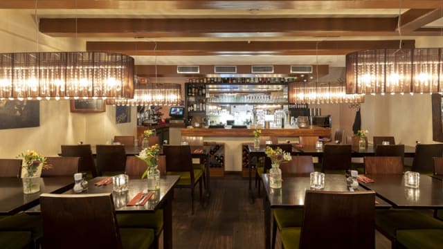 Sama Sebo in Amsterdam - Menu, openingstijden, prijzen, adres van ...