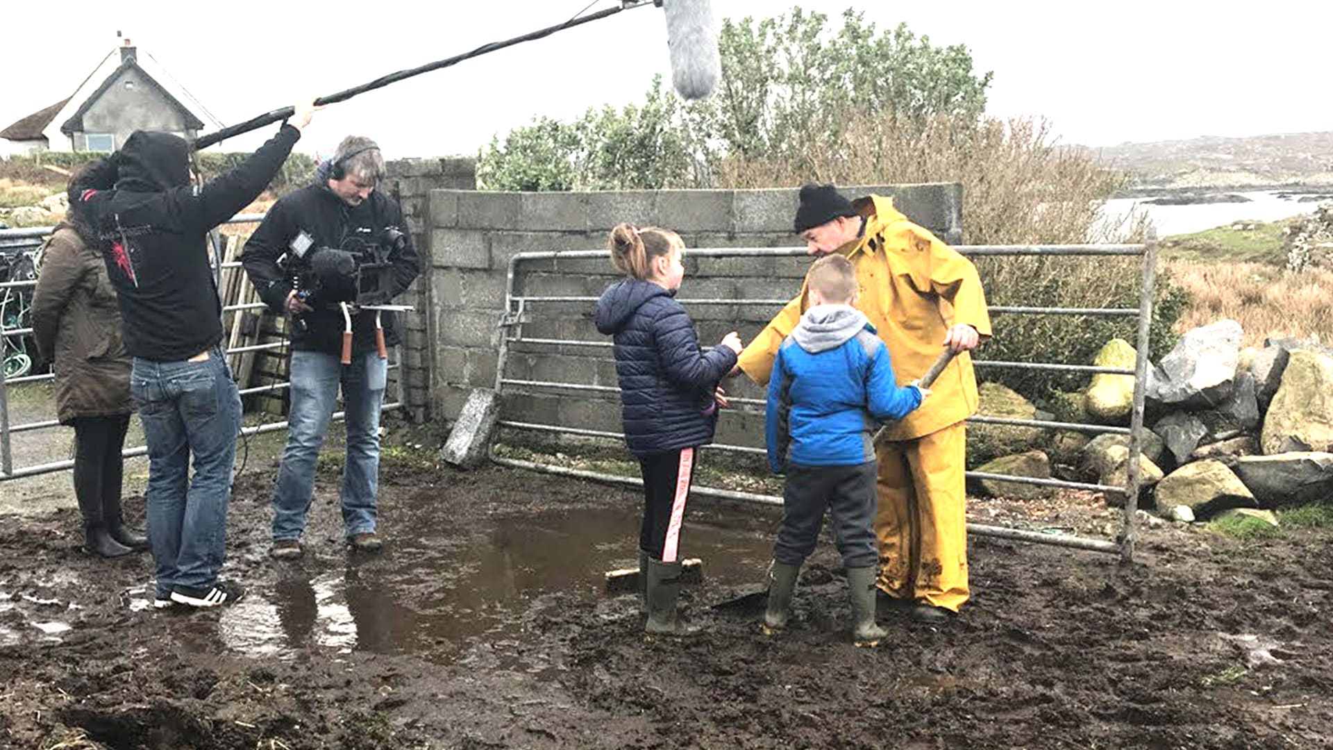 Lá Le Mamó nó Daideo | Player | Irish Television Channel, Súil Eile