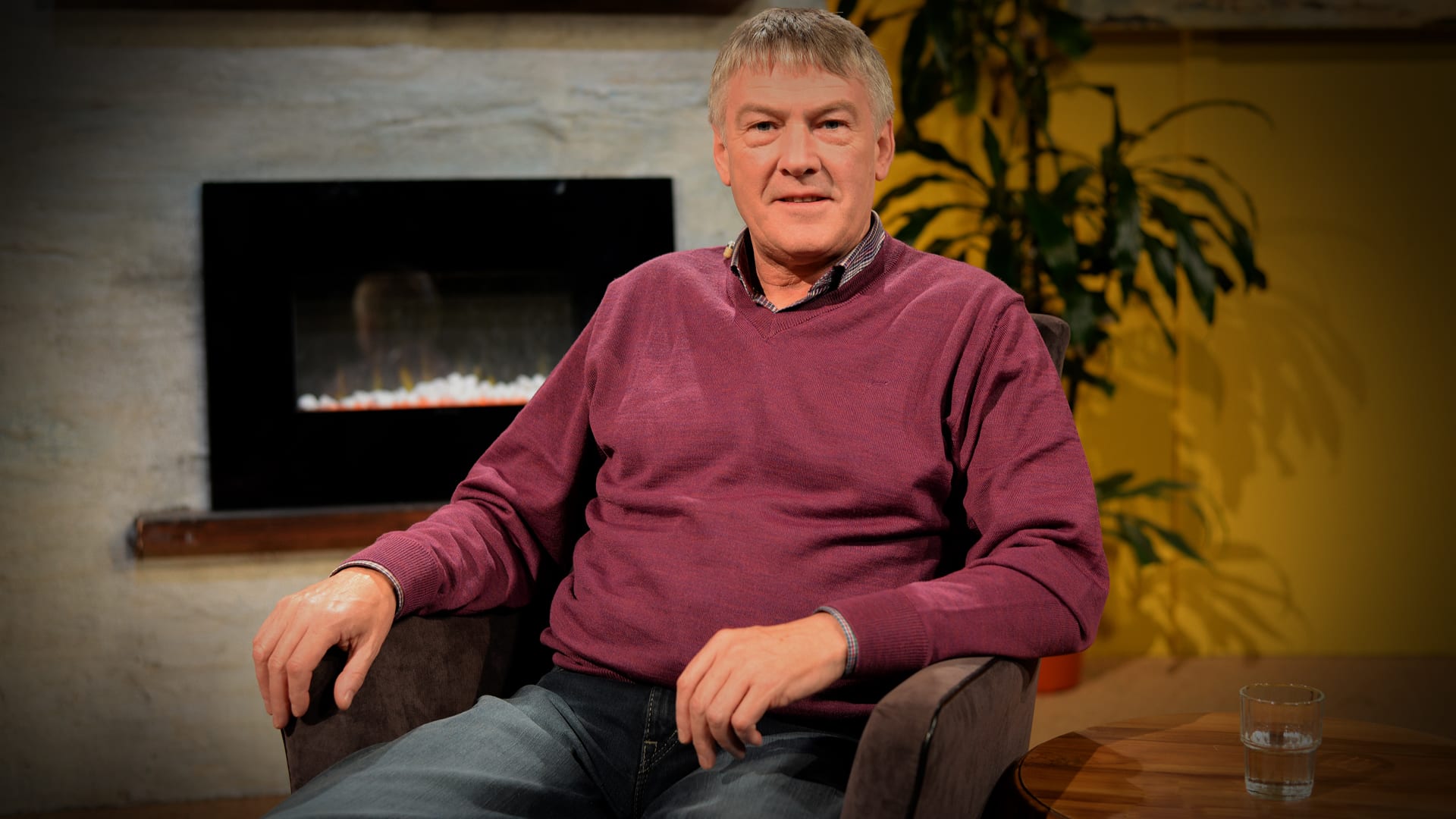 Comhrá (06) | Player | Irish Television Channel, Súil Eile