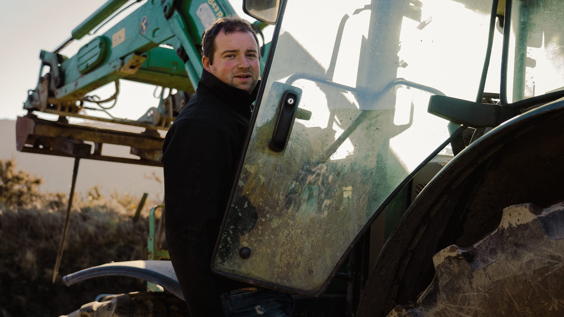 Contractors | Player | Irish Television Channel, Súil Eile