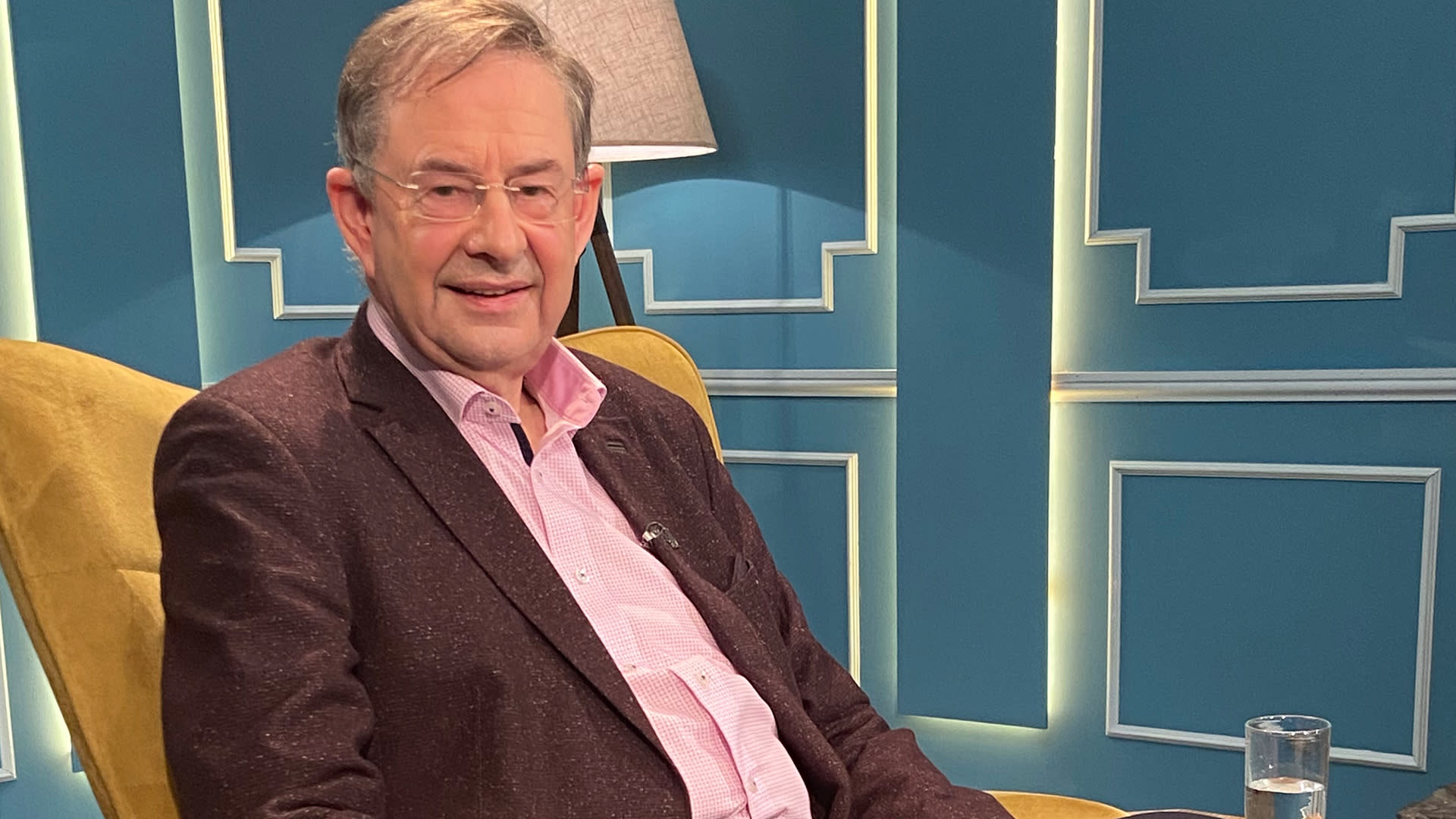 Comhrá - Éamon Ó Cuív | Player | Irish Television Channel, Súil Eile