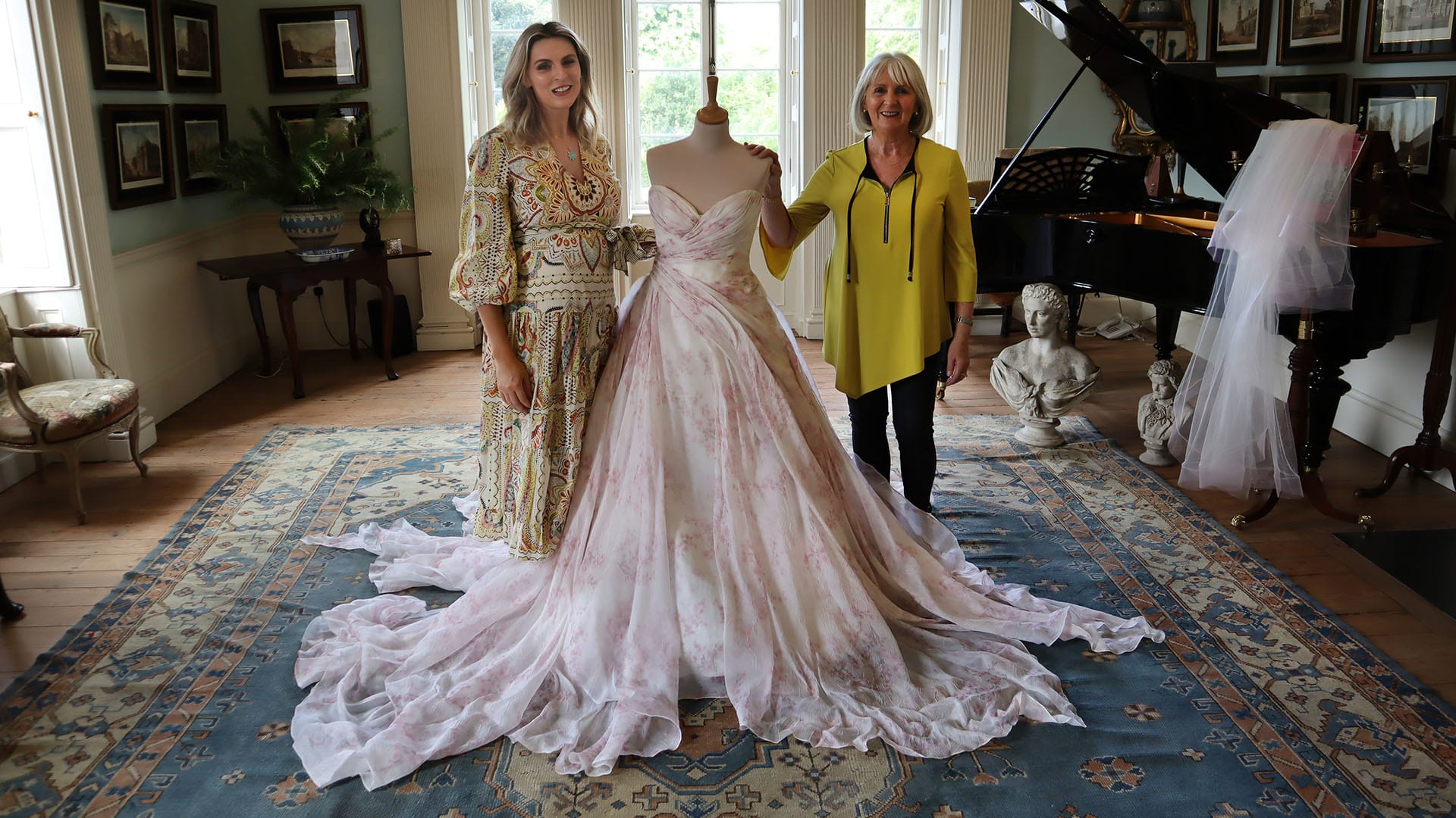 Líne Gúna Bainise 2024 Profili Për Donegal Visual Artist Network