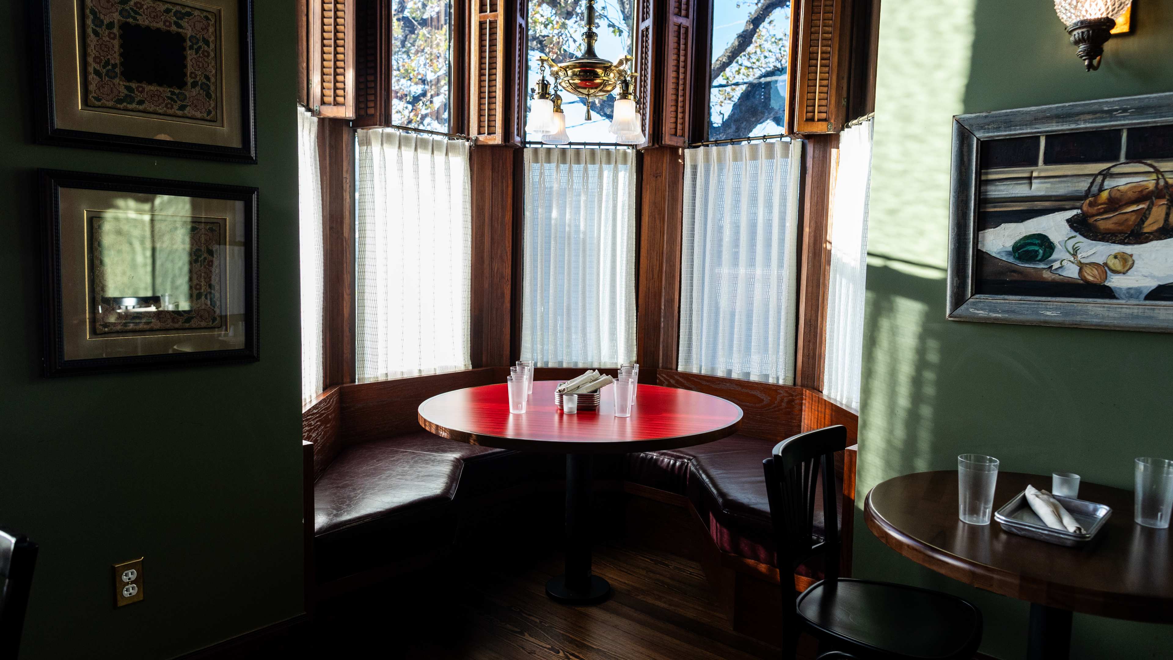 Loudmouth is a cozy neighborhood Italian joint with solid pizza ...