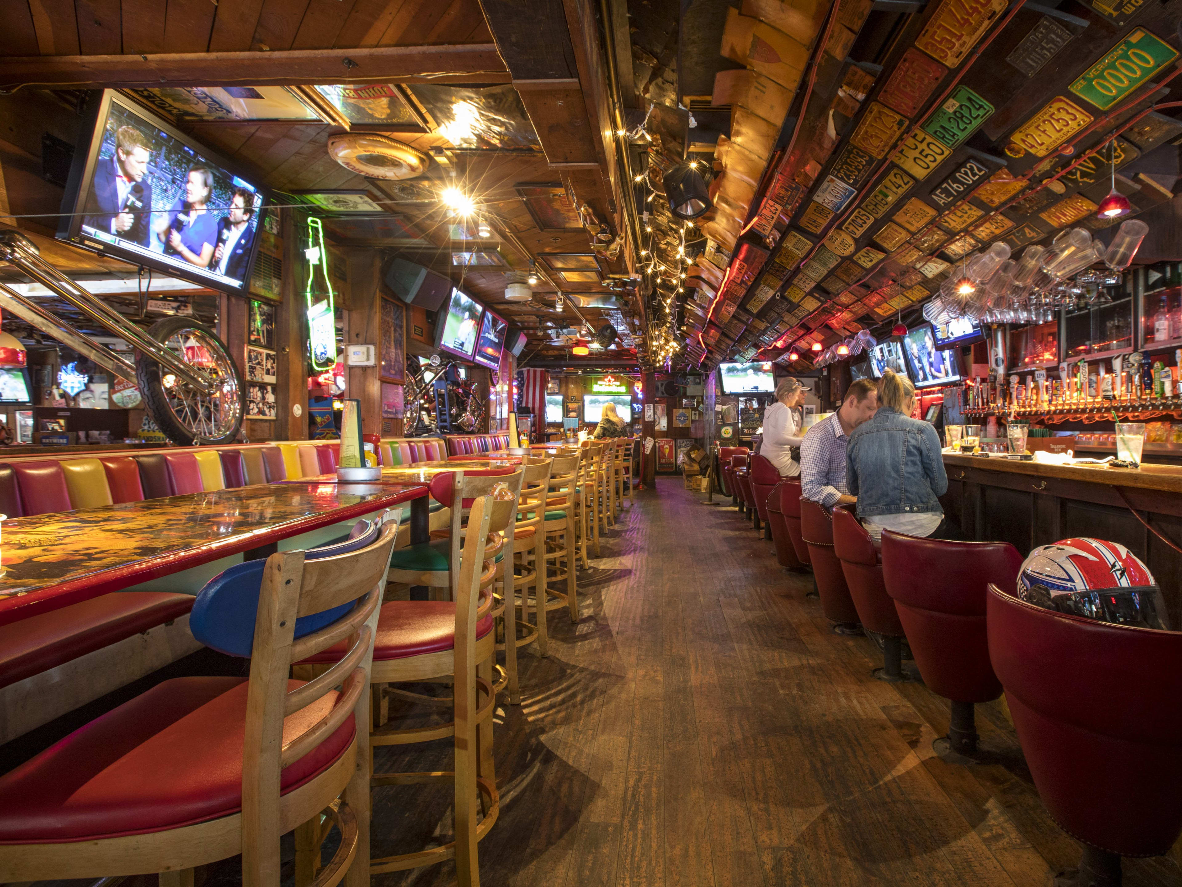 Barney's Beanery Review - West Hollywood - Los Angeles - The Infatuation