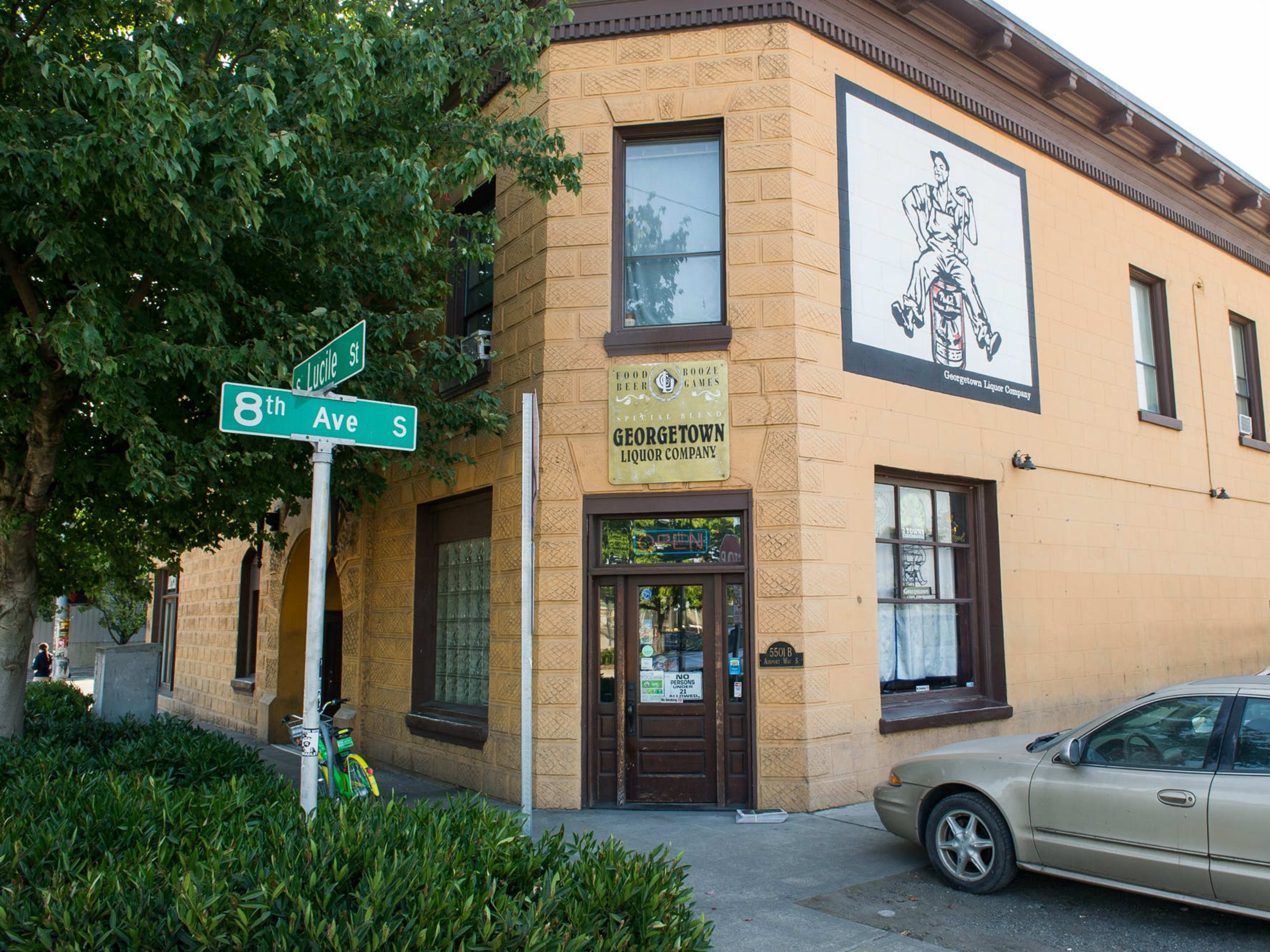 23 Great Bars With Activities - Seattle - The Infatuation