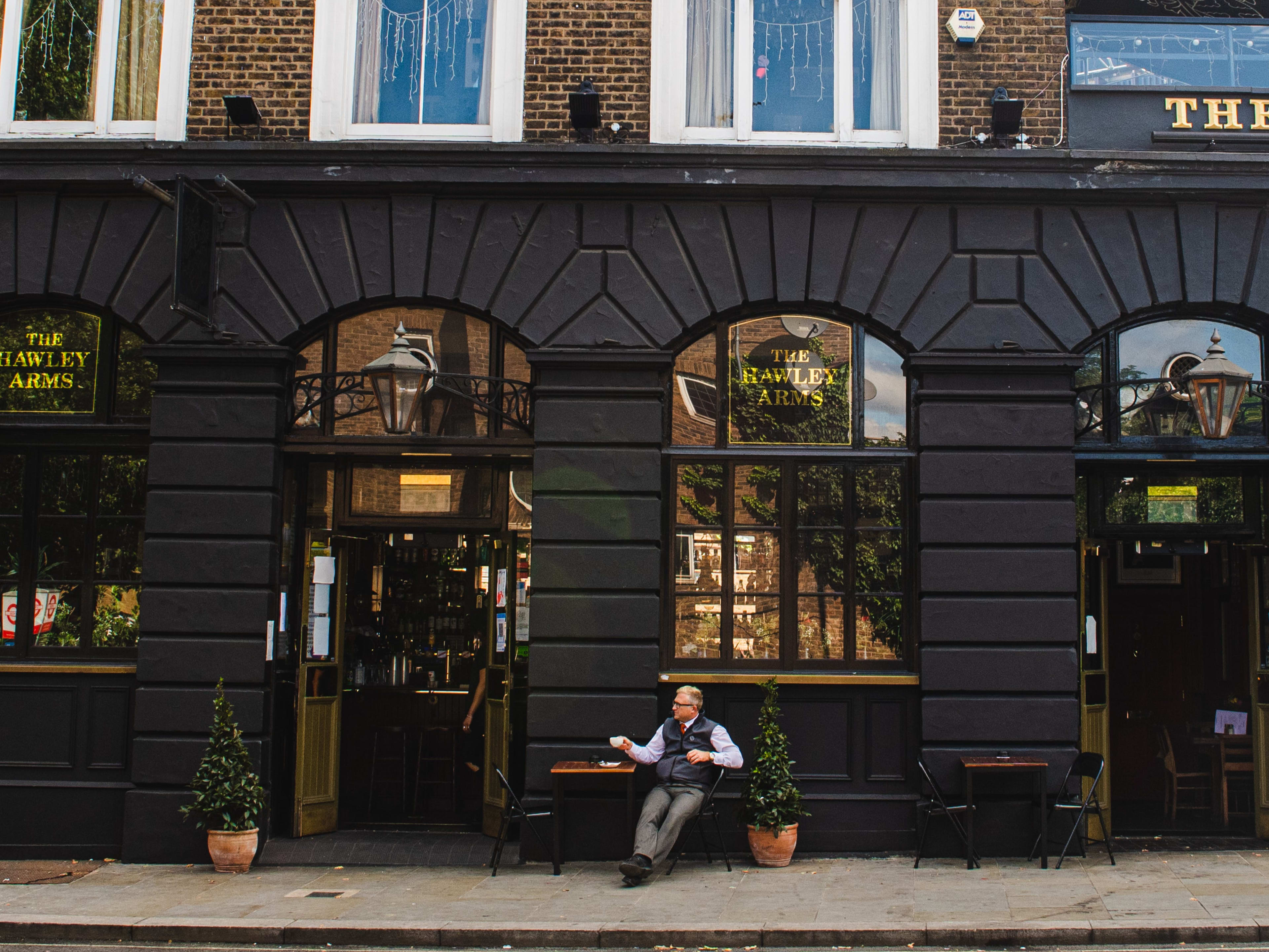 10 Of The Most Legendary London Pubs You Should Get Pint Happy In ...