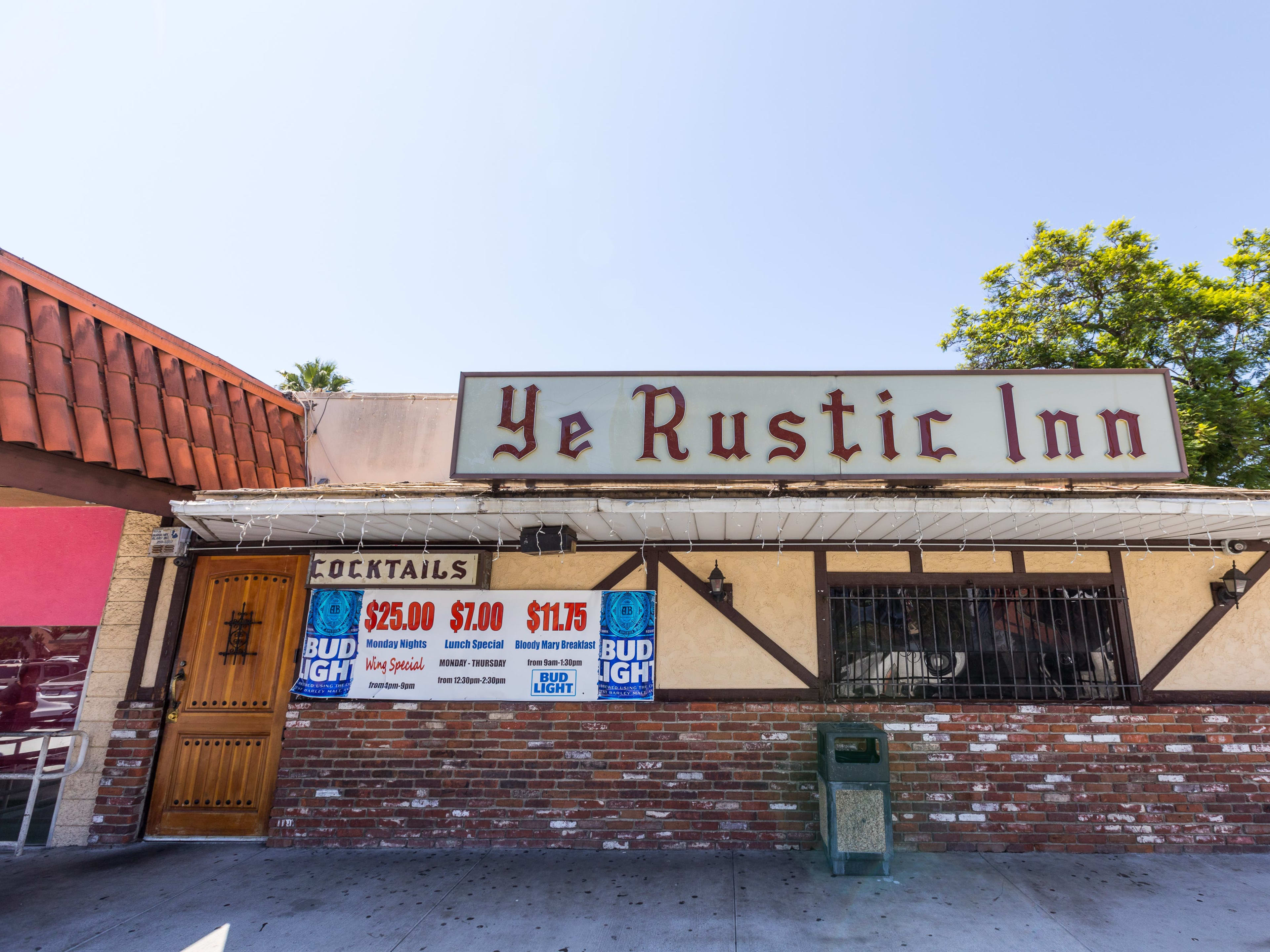 The Best Sports Bars In LA - Los Angeles - The Infatuation