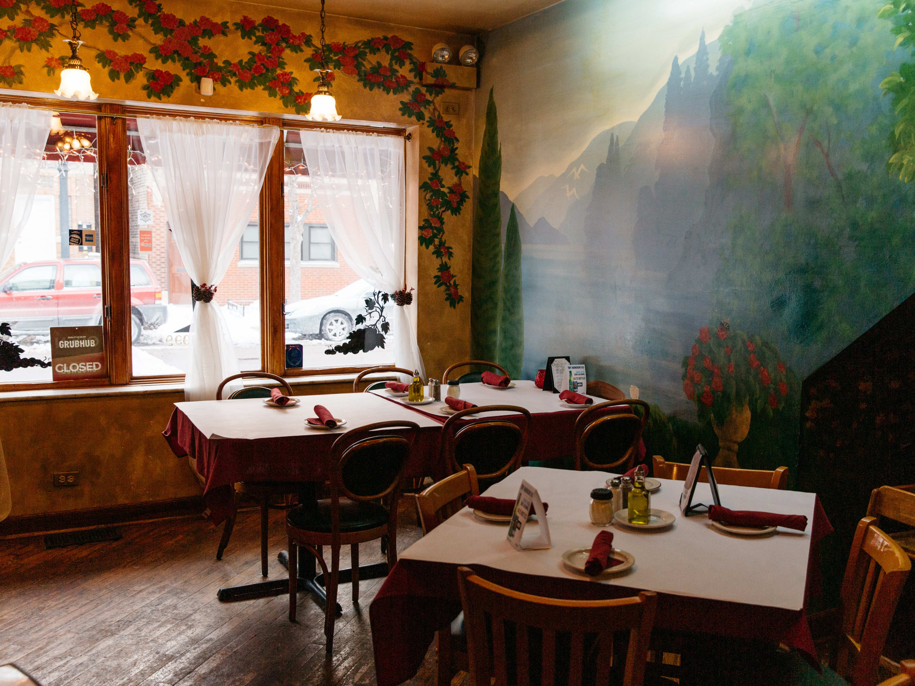 The 14 Best Old-School Italian Restaurants - Chicago - The Infatuation