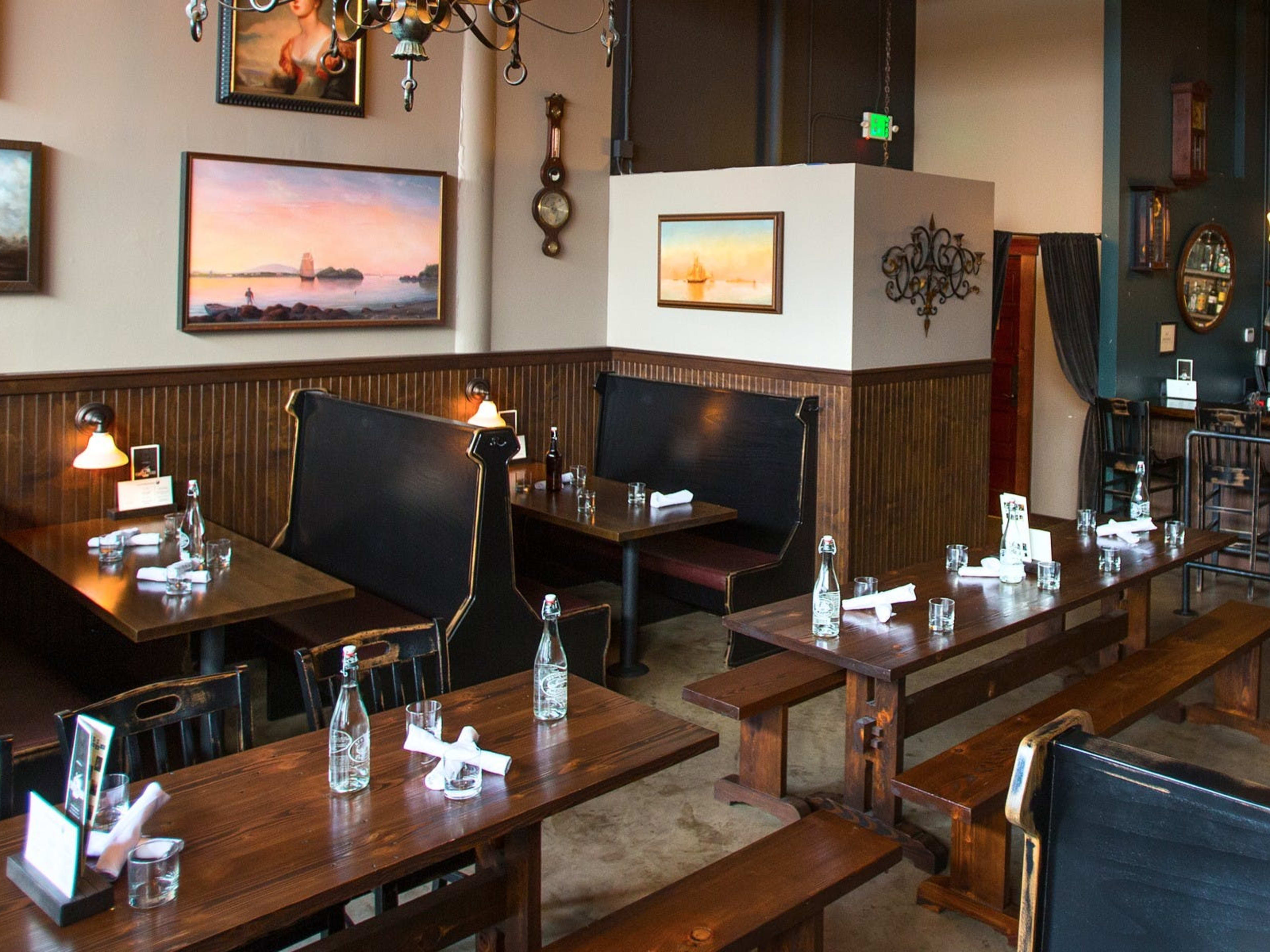 23 Great Bars With Activities - Seattle - The Infatuation