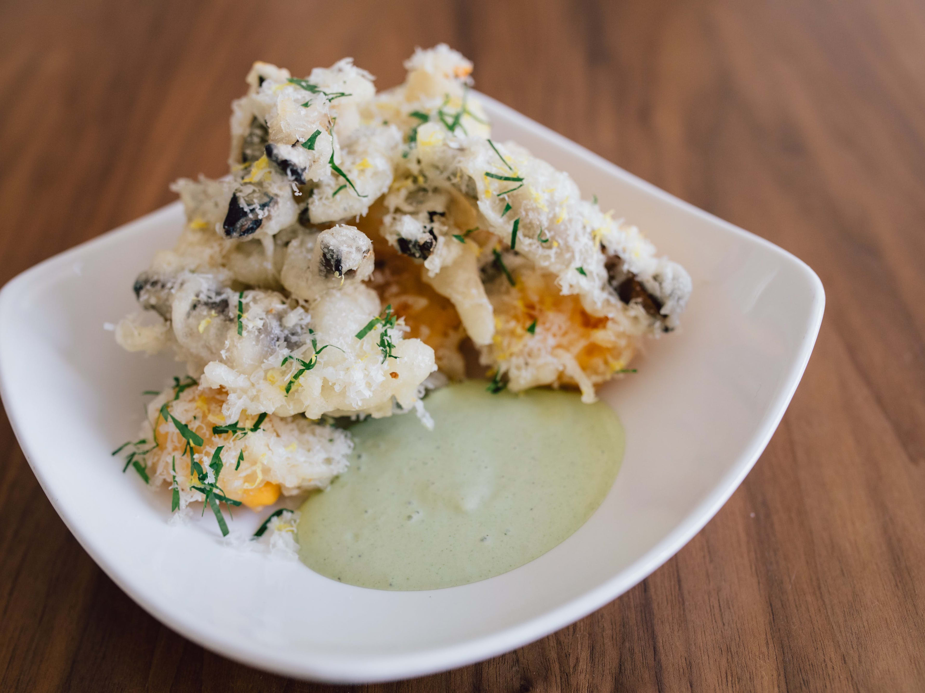 Daisies - Logan Square - Chicago - The Infatuation