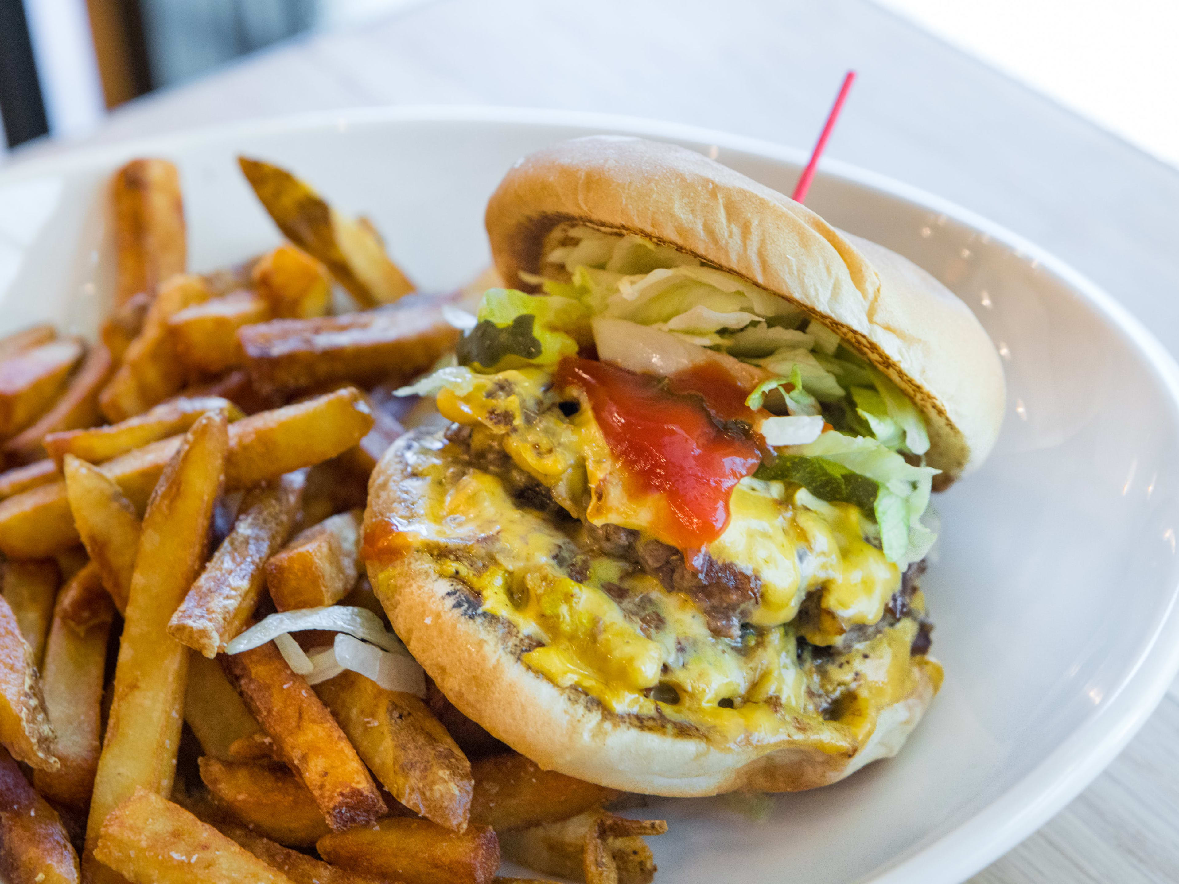 HiHo Cheeseburger Review - Santa Monica - Los Angeles - The Infatuation
