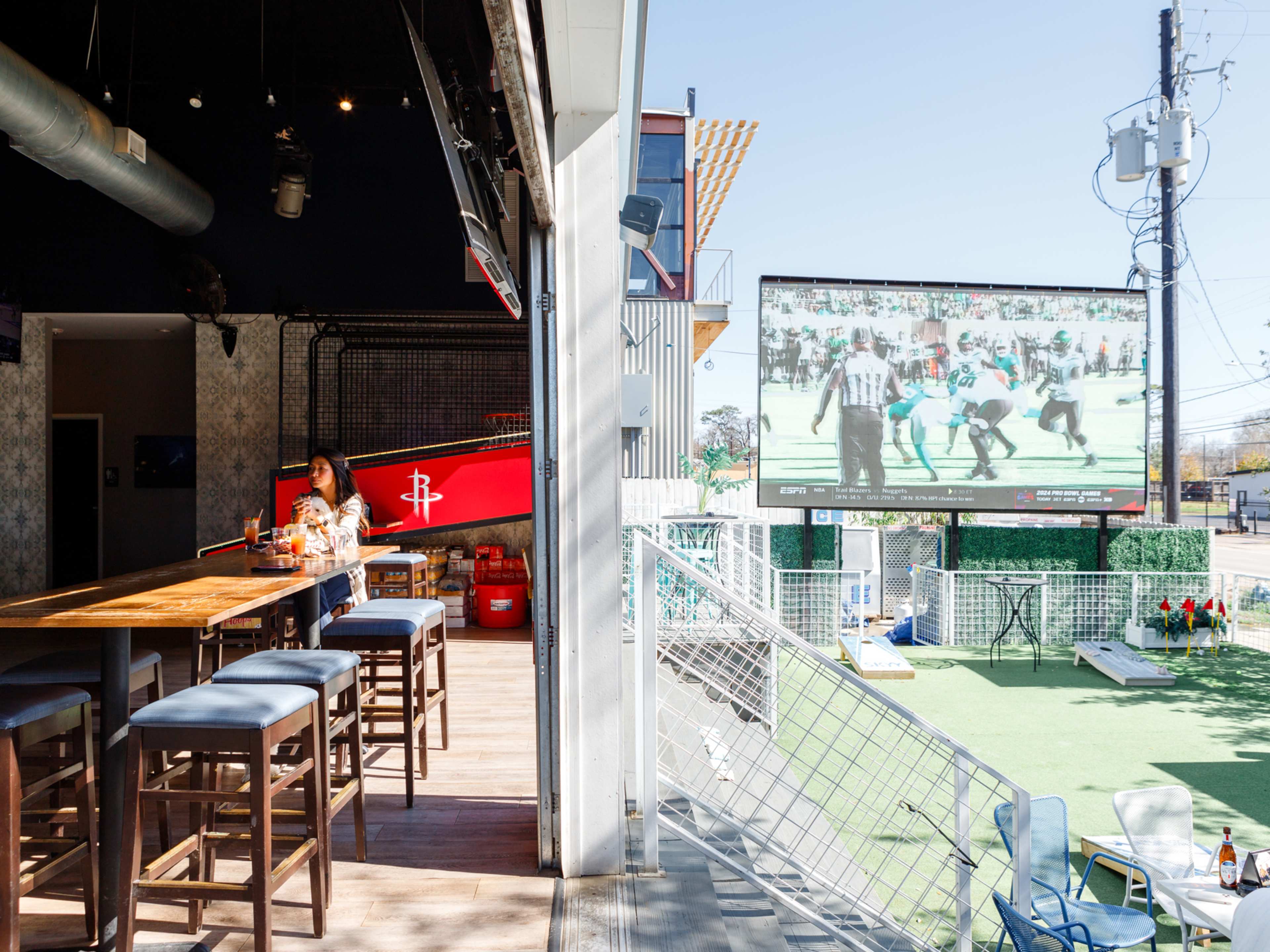 The 10 Best Sports Bars In Houston - Houston - The Infatuation
