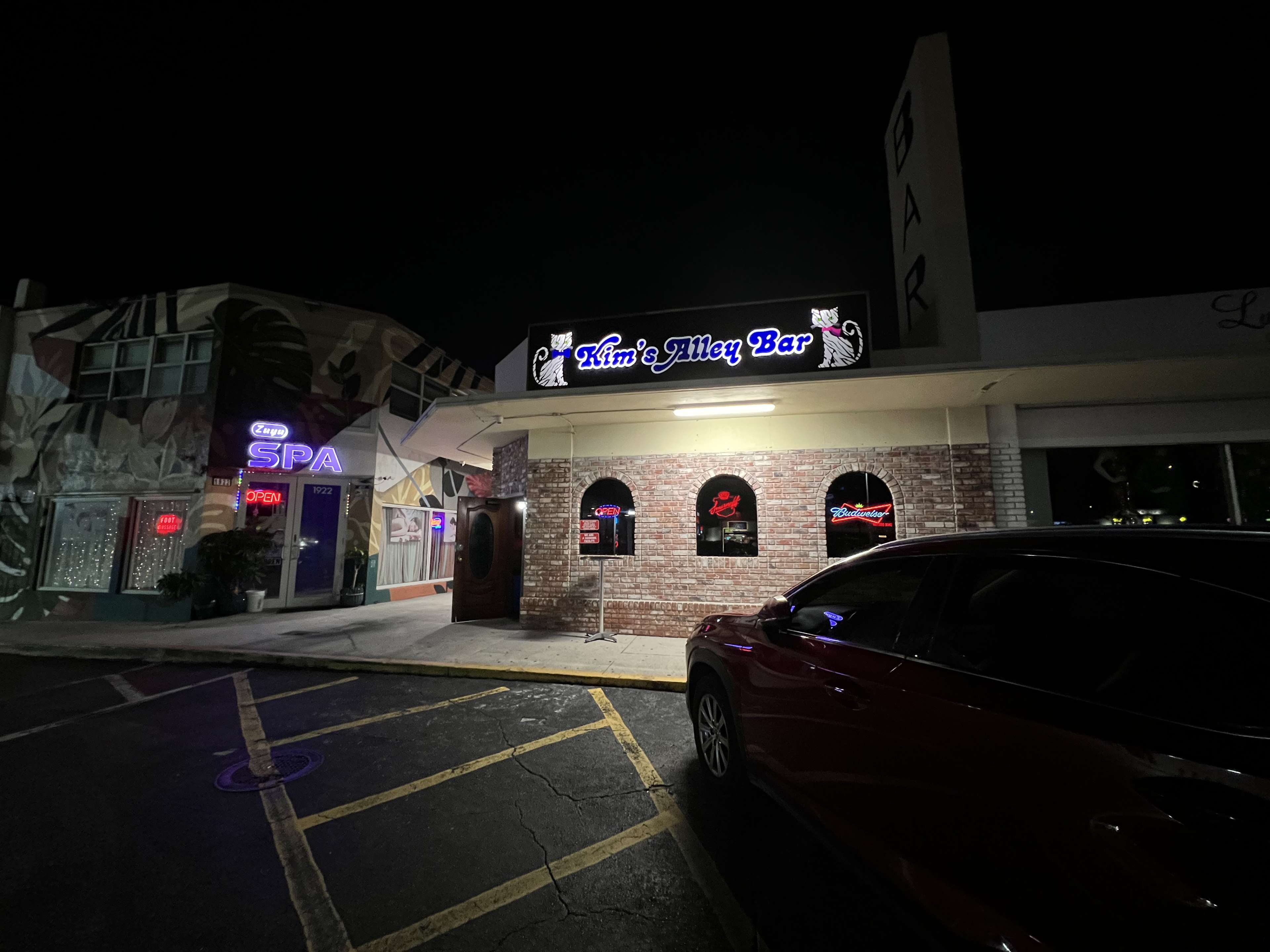 Kim’s Alley Bar - Review - Fort Lauderdale - Miami - The Infatuation