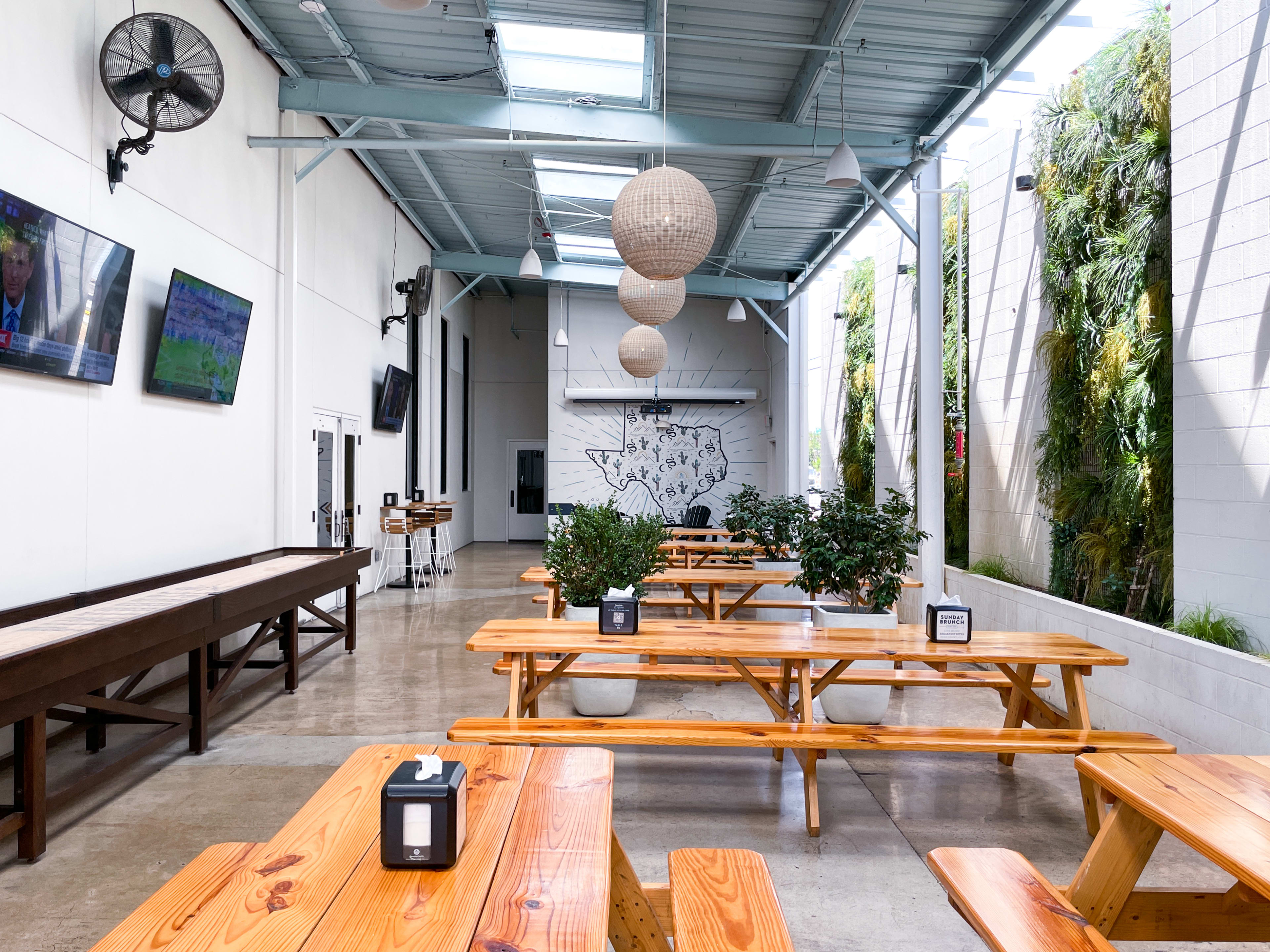 The 45 Best Outdoor Patios And Backyards At Austin Restaurants And Bars ...