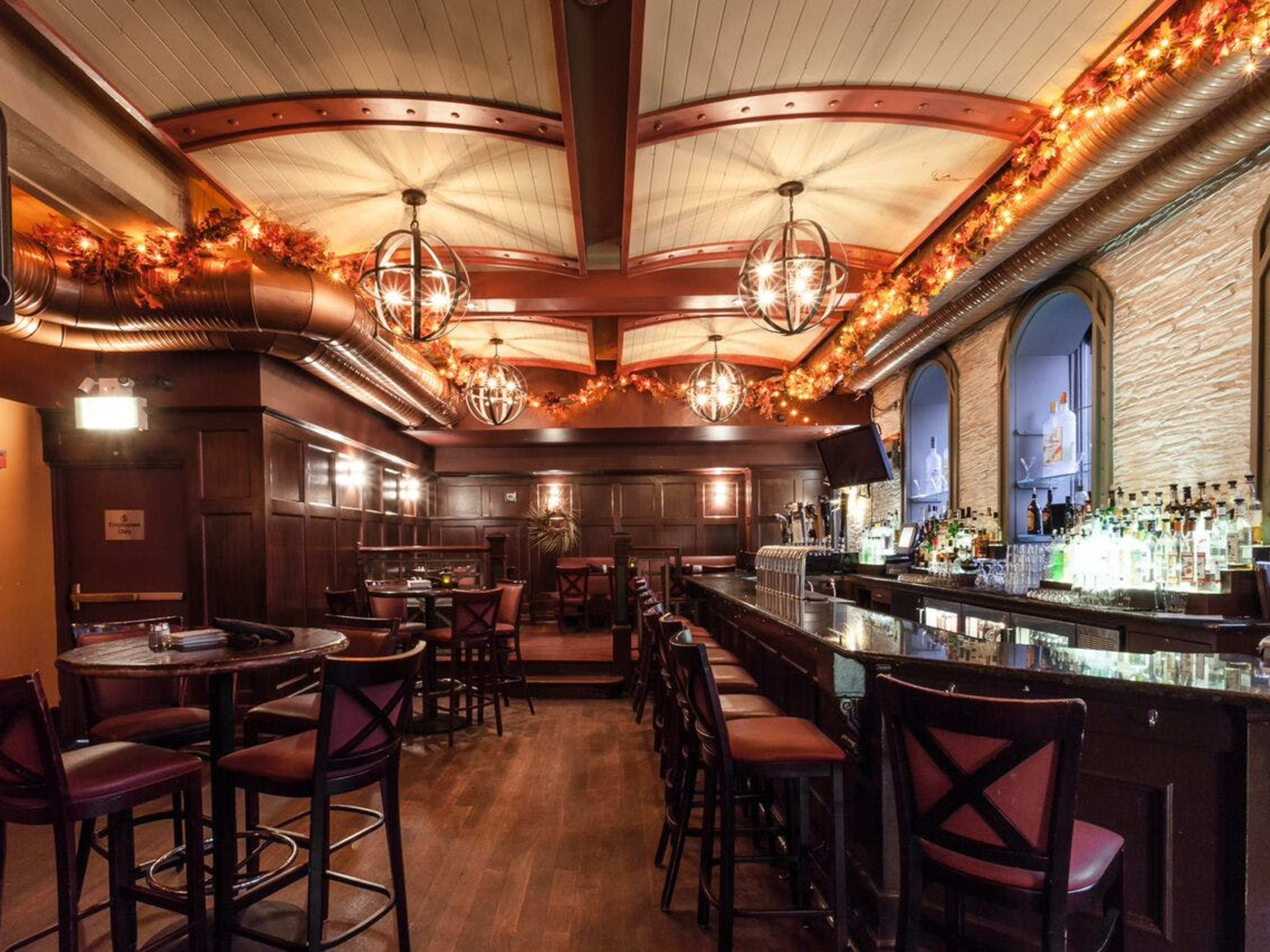 14 Chicago Bars Where You Can Dance - Chicago - The Infatuation