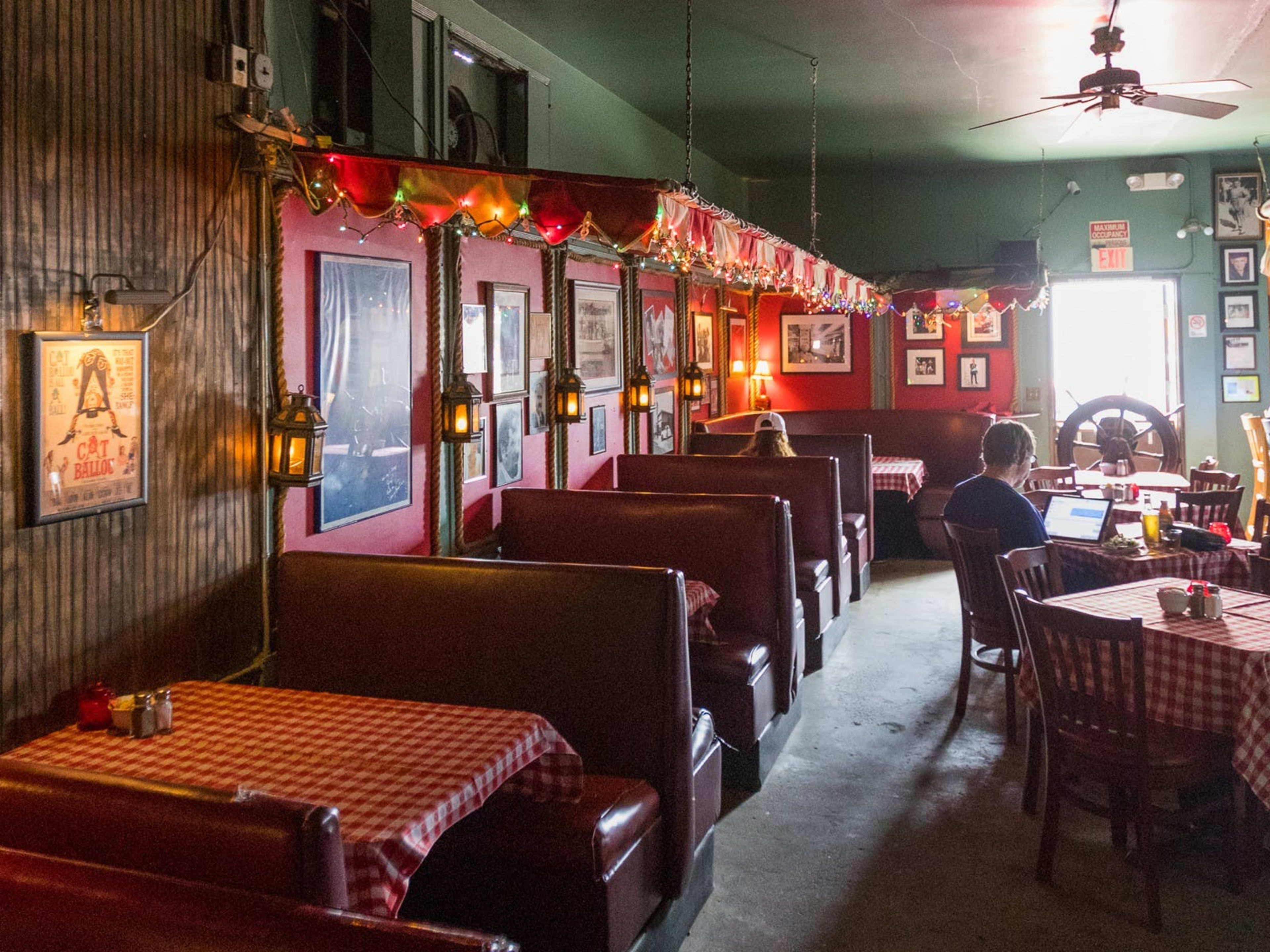 The Best Bars In Santa Monica - Los Angeles - The Infatuation