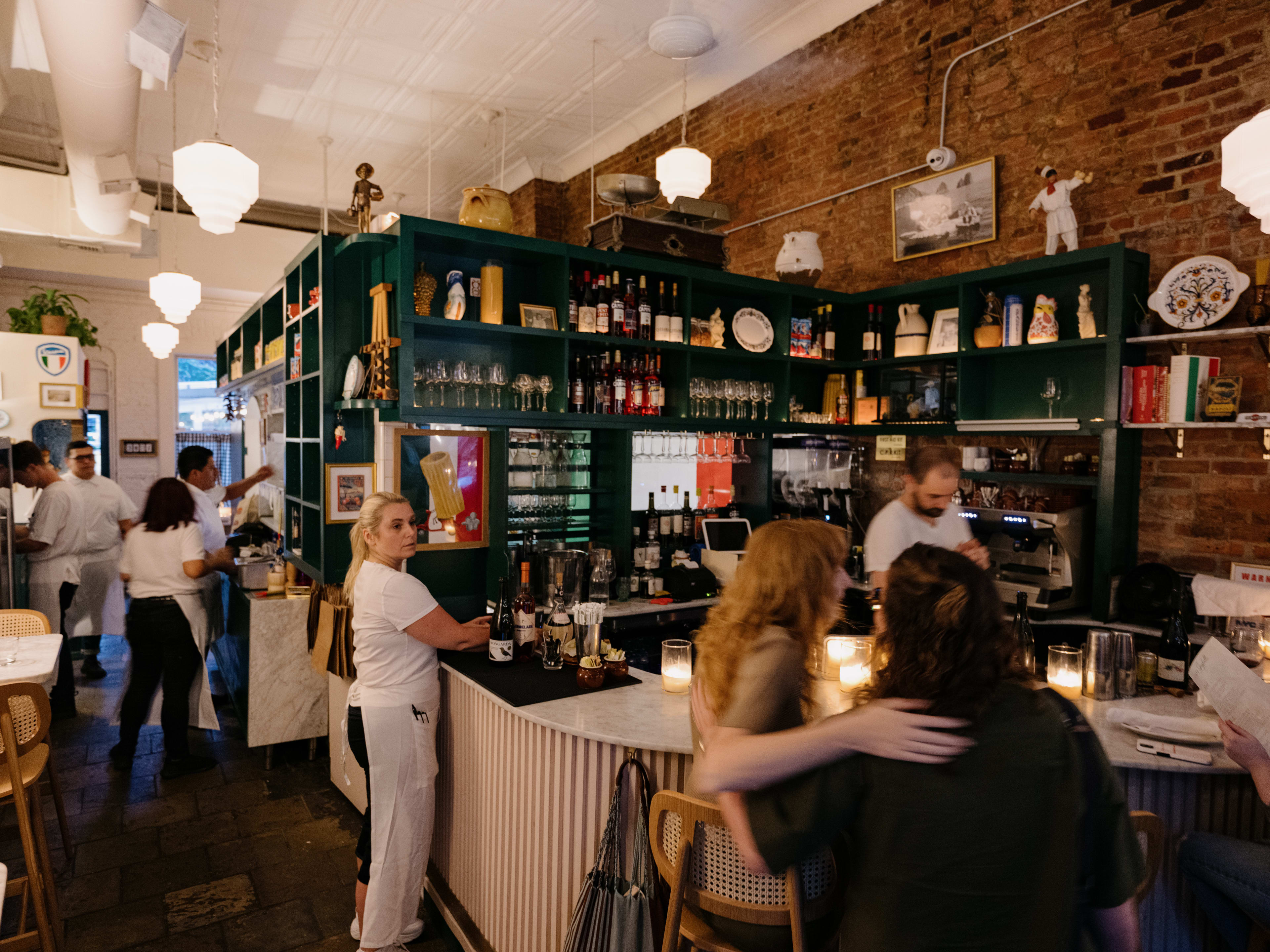 Where To Eat At 5 PM Because You Love Restaurants, But Hate People ...