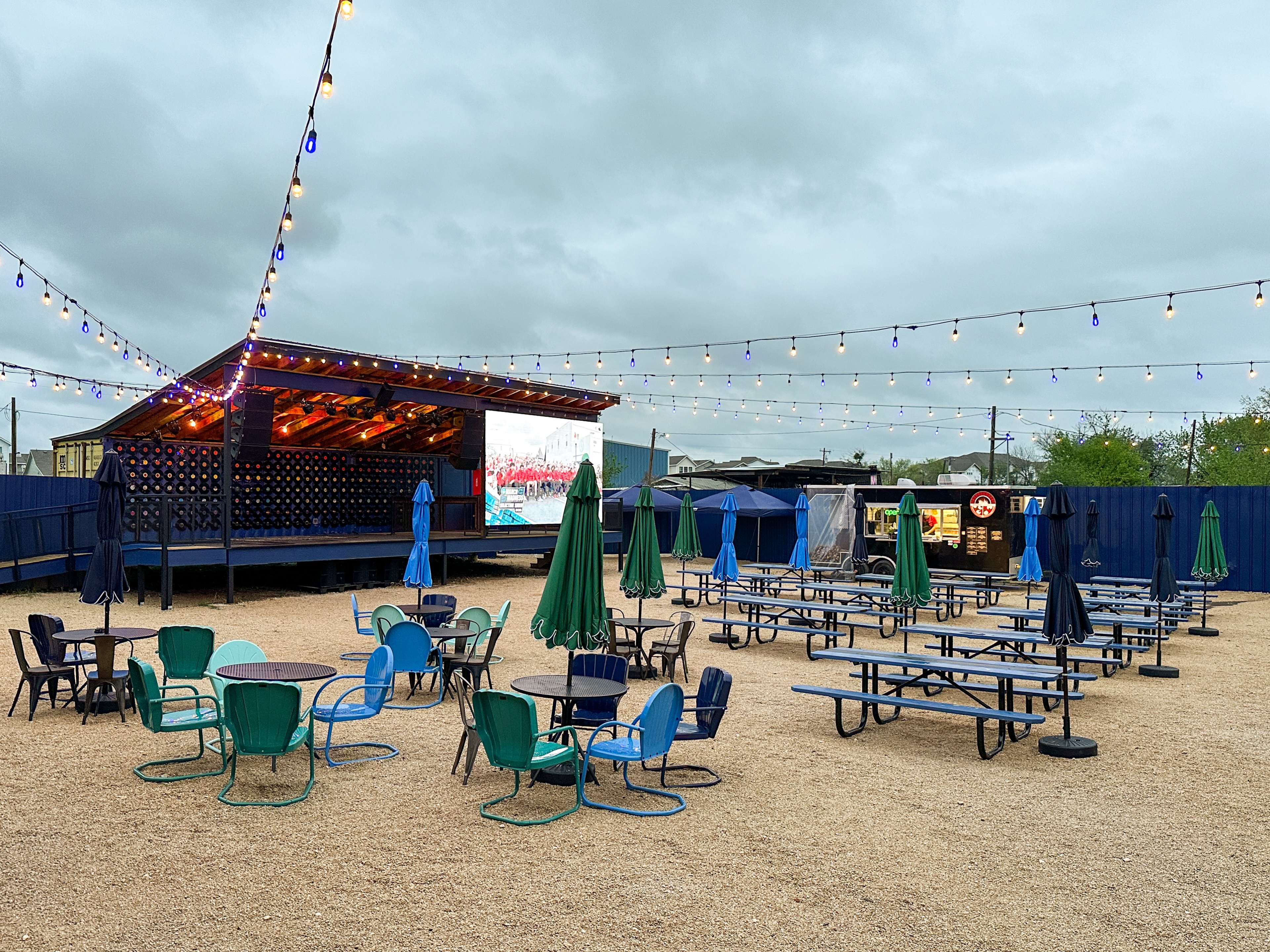 The 23 Best Outdoor Patios And Backyards At Austin Restaurants And Bars ...