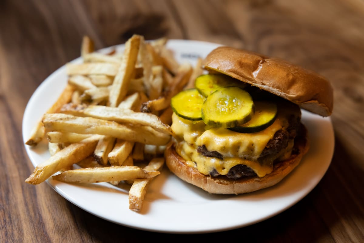 At Holeman & Finch, the burger still steals the show. - Review ...