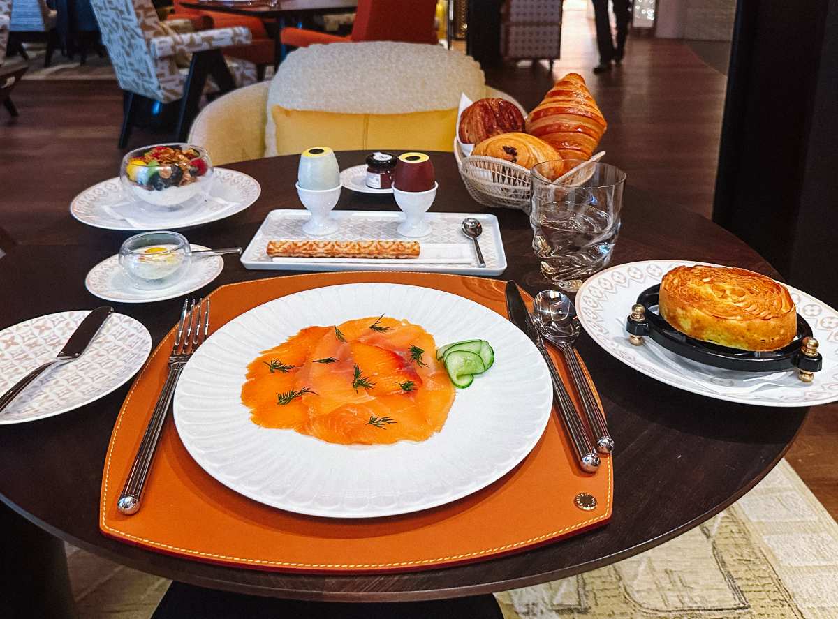 The monograms don't affect deliciousness at Le Café Louis Vuitton ...