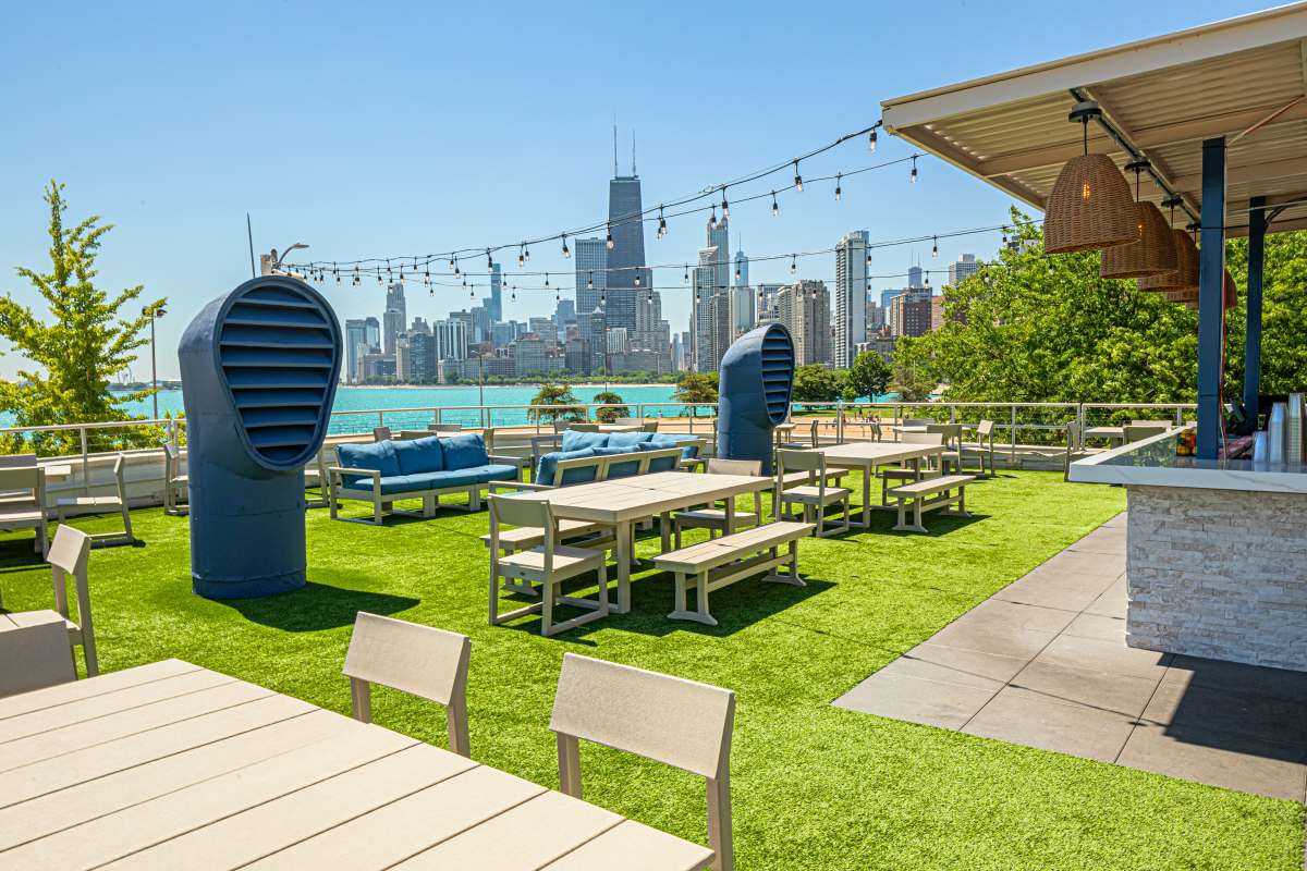 Castaways Bar & Grill - Review - Lincoln Park - Chicago - The Infatuation